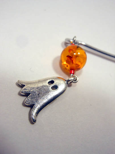 Handmade Orifice Hook ~ Hand Beaded Wire ~ Ghost – SeattleSkyDyeworks
